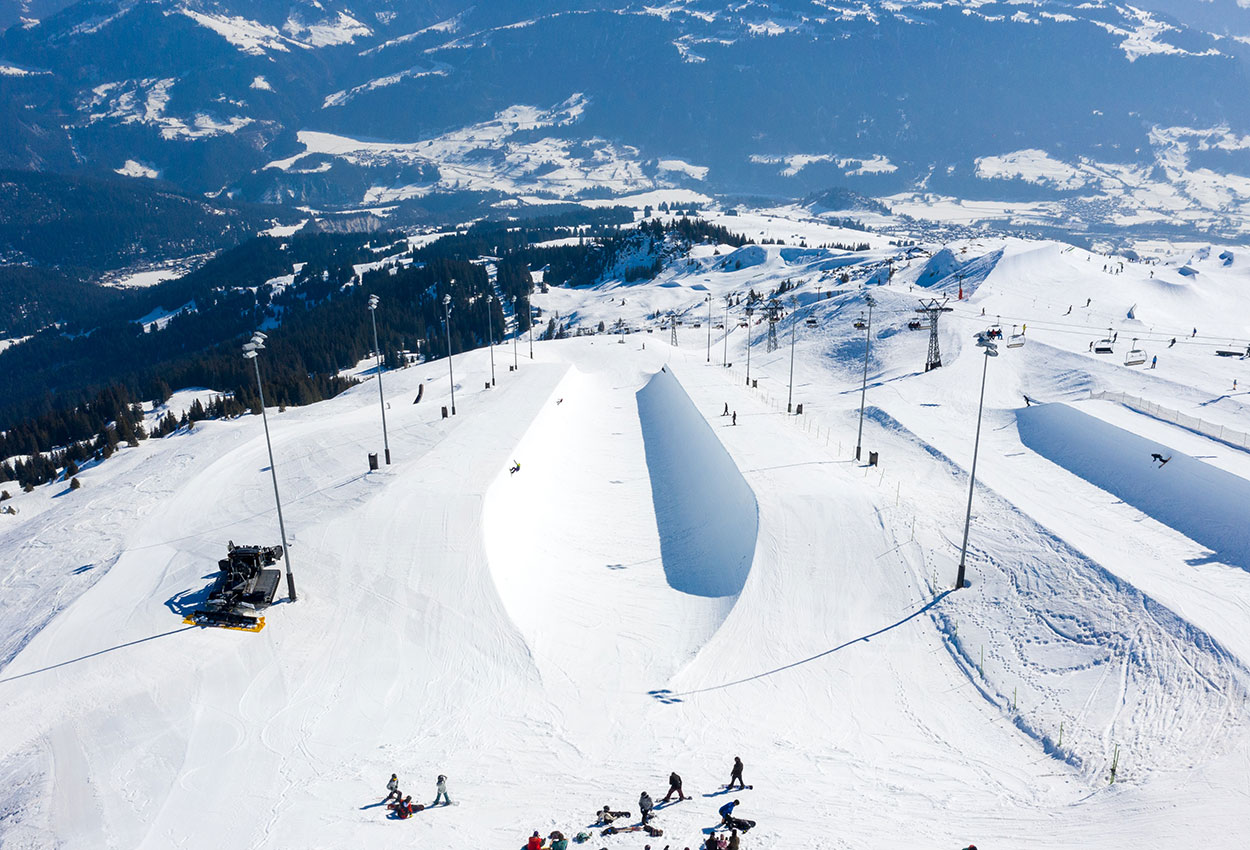 Bau der grössen Halfpipe der Welt - Enmira